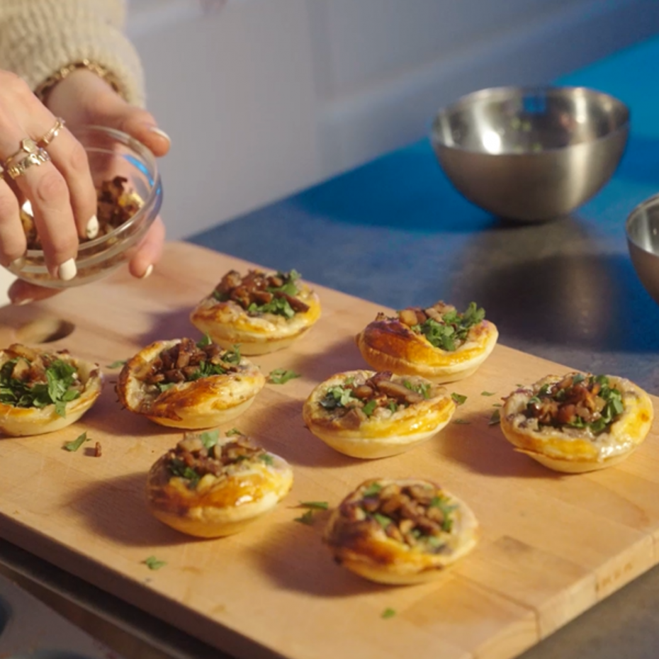 Minis tartelettes champignons à la crème et aux oignons - Recettes pour ...